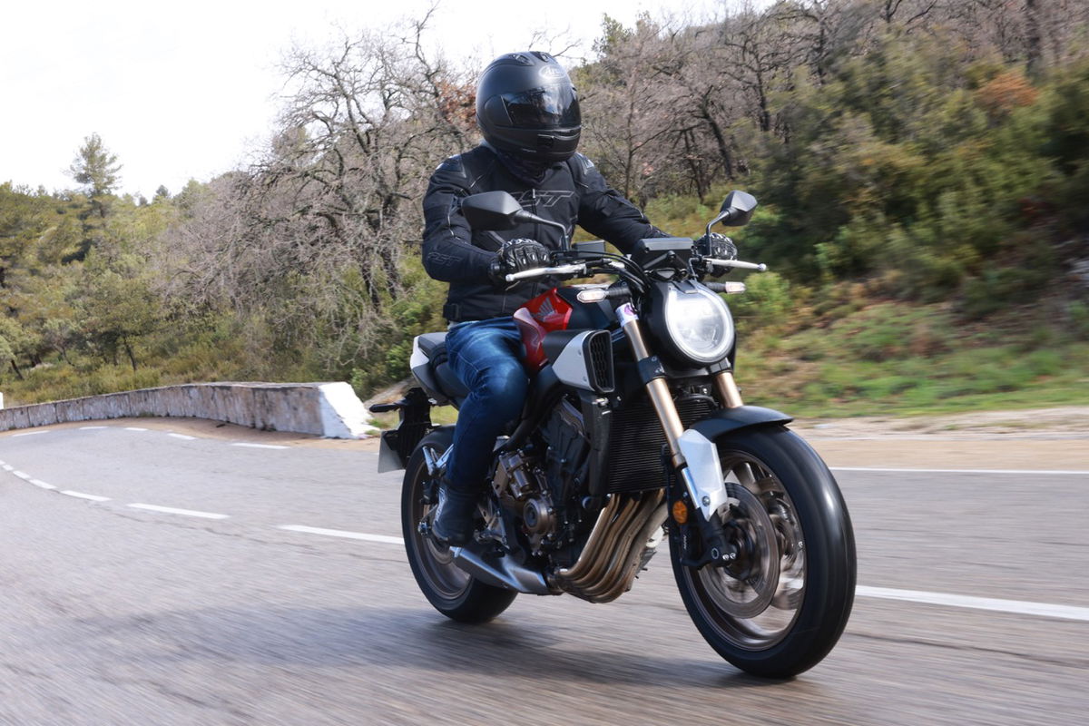 2024 Honda CB650R Review: Is E-Clutch A Gamechanger? | Visordown